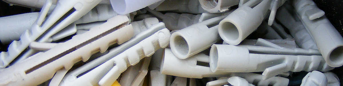 Quick Tip: Using Wall Plugs (Rawlplugs) in a Plastered Wall ⋆ ...